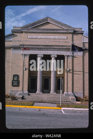 Former Vice President Dan Quayle and Marilyn Quayle, arrive for the ...