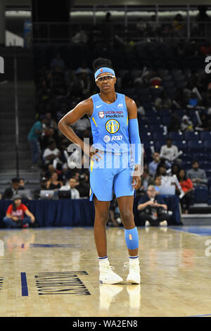 Chicago Sky guard Diamond DeShields (1) passes the ball in the second ...