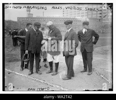 Pat Moran, manager, Philadelphia NL & son, Pat Moran Jr. & Mrs. Pat ...
