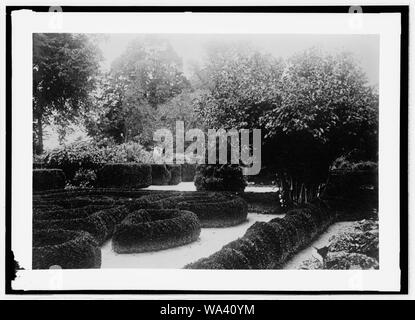 Box Hedges, Mt. Vernon Stock Photo - Alamy