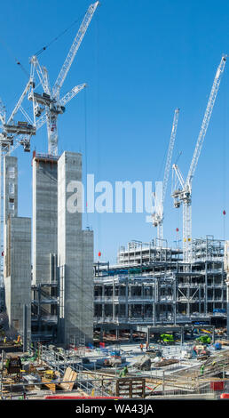 construction cranes in edinburgh Stock Photo - Alamy