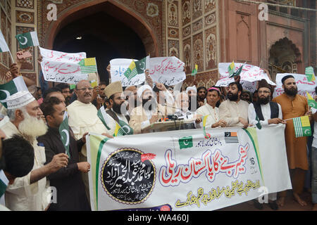 Pakistani activists of Majlis-e-Ulma Pakistan holding national and ...