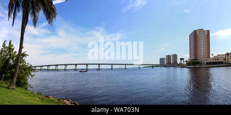 Edison Bridge over the Caloosahatchee River in Fort Myers, Florida ...