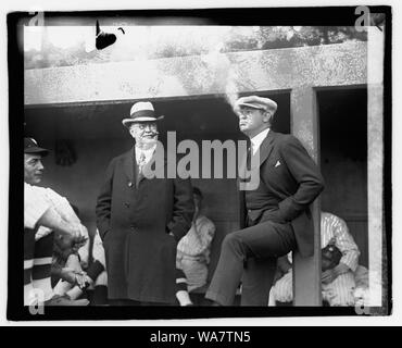A 1922 photograph of the New York Yankees baseball team, capturing the ...
