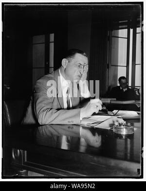 Jacob Spolansky, Detroit Sheriff's Investigator, before HUAC. He ...