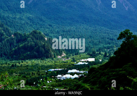 Yugur Autonomous County Of Sunan, Gansu, CHN. 9th May, 2015. Yugur ...