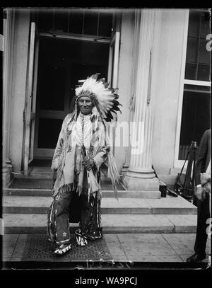 Chief Red Tomahawk Stock Photo - Alamy