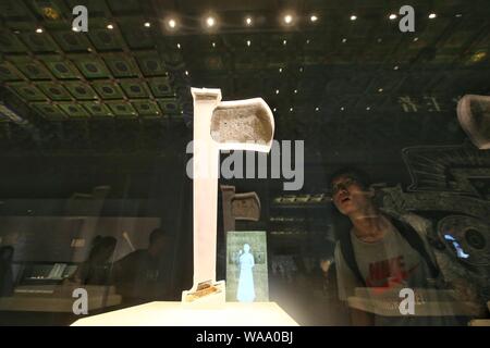 Visitors view jade objects unearthed from world heritage "Liangzhu City ...