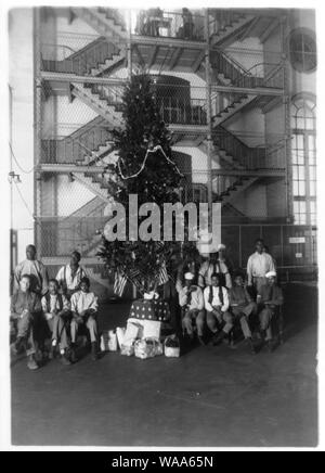 District Jail Christmas tree and prisoners, 1919 Stock Photo - Alamy