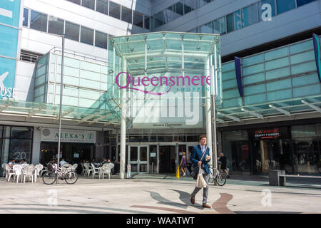 The Queensmere Shopping Centre on the High Street in Slough, Berkshire ...