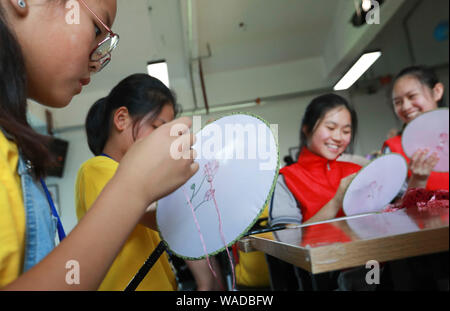 Overseas Chinese teenagers of ‘Root-seeking in China Summer Camp ...