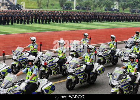 Chinese SWAT police officers take part in a four-day anti-terrorism ...