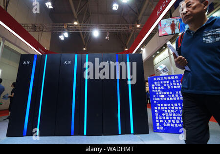 --FILE--Visitors view China's new-generation exascale supercomputer ...