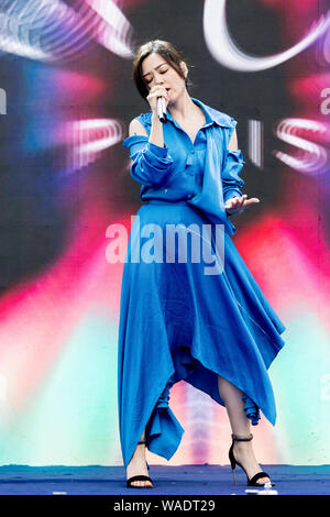 Chinese singer-songwriter Jane Zhang wore white ink-printed shirt and ...