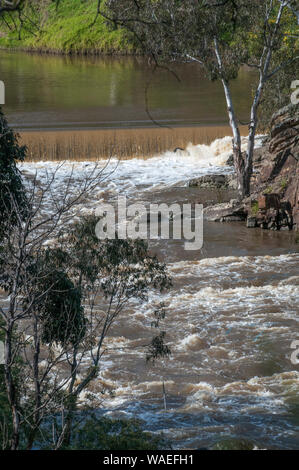 Dights Falls and weir on the Yarra River, Abbotsford, Melbourne ...