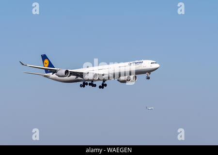 D-AIHW Lufthansa Airbus A340-642 am Flughafen Frankfurt Main FRA / EDDF ...