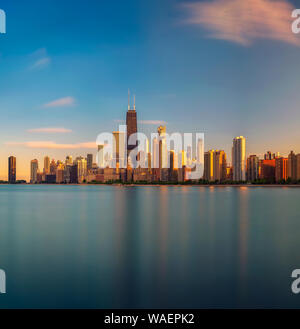 Chicago skyline at sunset viewed from North Avenue Beach Stock Photo ...