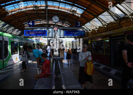 People at the U2 line subway network in the City Centre, Berlin Stock ...
