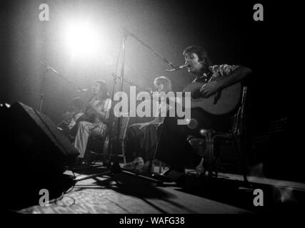 Wings with Jimmy McCullough live on stage. Rotterdam Ahoy, 25th March ...