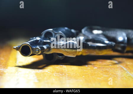 revolver gun without bullet on wooden table Stock Photo - Alamy
