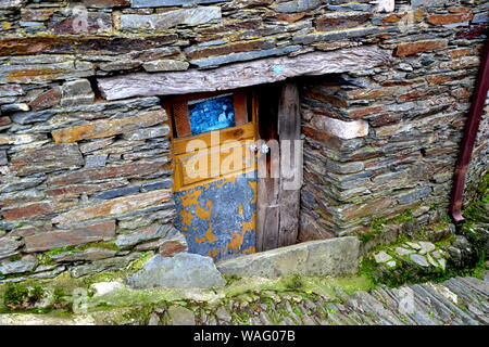 Schist stone wall Stock Photo - Alamy