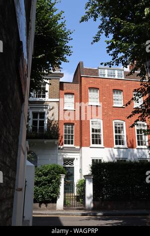 Red brick house in Kensington London England Stock Photo - Alamy