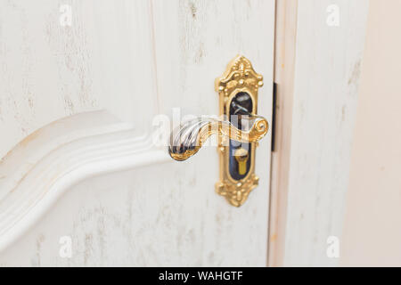Hand tapping on the door Stock Photo - Alamy