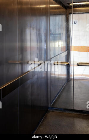 Open elevator doors Stock Photo - Alamy