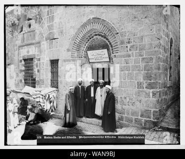 Mohammedan, Muslim sheikhs and effendies in front of Khalidiyah Library ...
