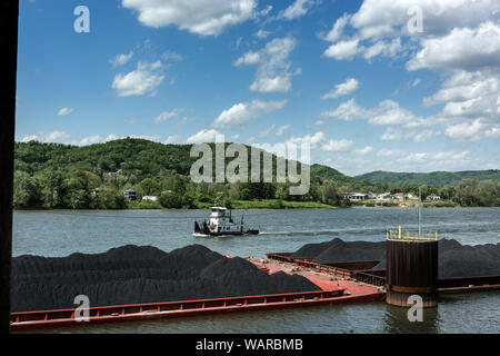 Tugboat and Barges on Ohio River at Wheeling, WV Stock Photo - Alamy