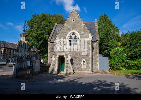 Gothic entrance Lodge at Locksbrook Cemetery, Bath Stock Photo - Alamy