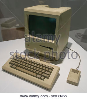 Apple Macintosh 128K computer and keyboard, circa 1984 - USA Stock ...