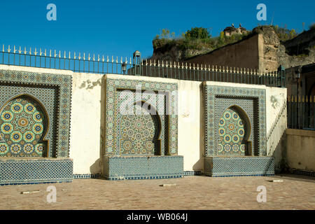 Moroccan Zellige Tile Pattern and Carved Plaster Arabesque arch in the ...
