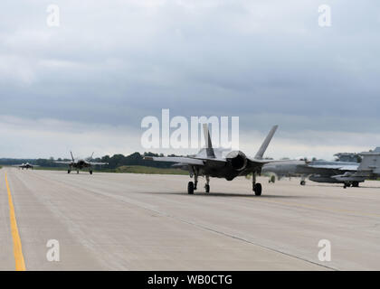 A 33rd Tactical Fighter Wing weapons crew loads an AIM-9 Sidewinder ...