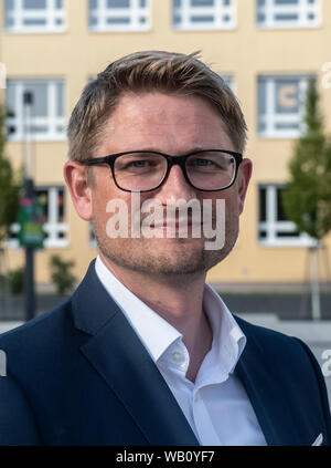 Falkensee, Germany. 21st Aug, 2019. Afd sympathisers and supporters put ...
