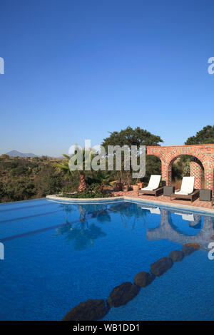 Swimming pool with relaxing seats Stock Photo - Alamy