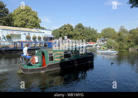 Lee Valley Boat Centre Broxbourne Hertfordshire, With hot wether ...