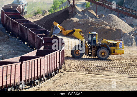 front end loader and rail wagons Central Queensland Coal Mine Stock ...