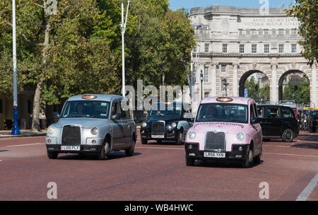 Hackney Carriages or London Taxi Cabs in Lawnmarket, The Royal Mile ...
