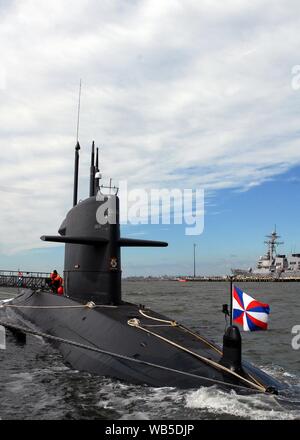 Dutch submarine HNLMS Walrus (S802 Stock Photo - Alamy