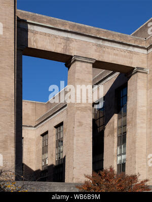 Exterior view of the Wilbur J. Cohen Federal Building, Washington, D.C ...