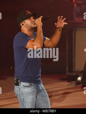 Mountain View, California, USA. 24th August, 2019. Luke Bryan performs ...