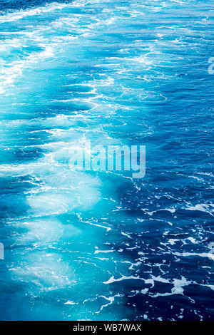 Fast moving water boat trail long exposure Stock Photo - Alamy
