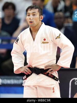 Tokyo, Japan. 25th Aug, 2019. Sumo wrestlers Ichinojo Takashi (L) and ...
