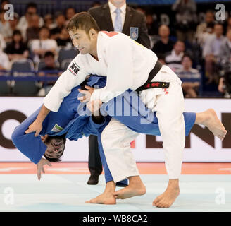 Tokyo, Japan. 25th Aug, 2019. Sumo wrestlers Ichinojo Takashi (L) and ...