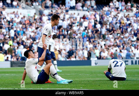 Tottenham Hotspur players appear dejected after Paris Saint-Germain ...
