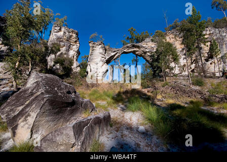 Natural sandstone arch at Mount Moffatt / Carnarvon National Park in ...