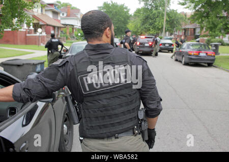 Detroit Police Department Special Operations officer drawers his gun as ...