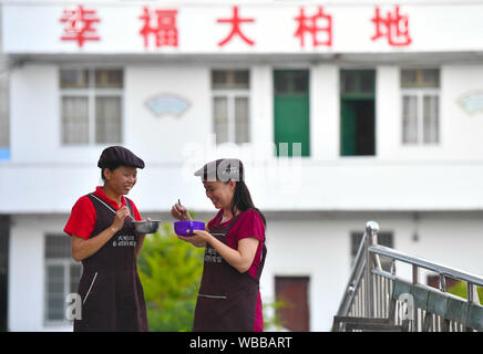 Migrant worker cooking meal over campfire, Edinburg, by Russell Lee ...