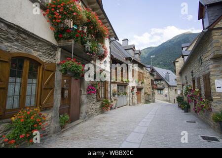 Vilac village in Aran valley Stock Photo - Alamy